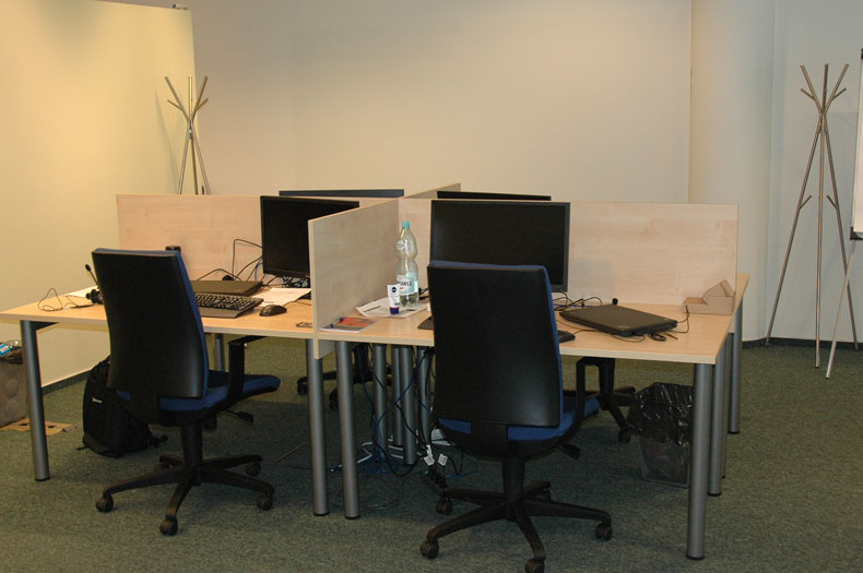 Partition walls and furniture for call centers and open spaces - 10office